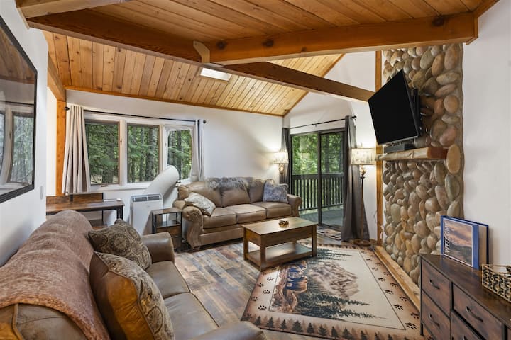Delightful Den Condo 27 - Whitefish, MT