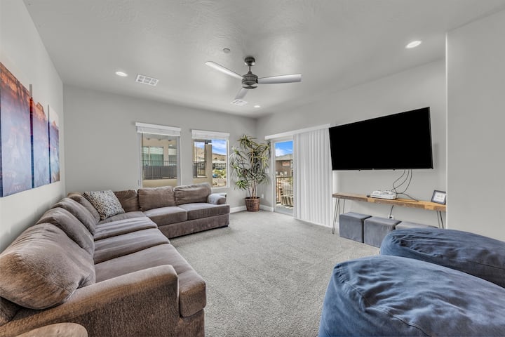 Oasis Retreat - 6br Zion Village - Lazy-river Pool - Hurricane, UT