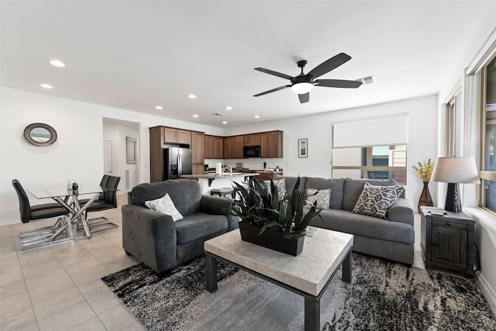 Gorgeous 2 Bed 2 Bath Condo W/ Office - San Tan Valley, AZ