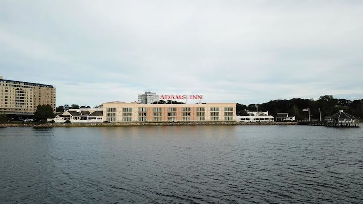Near Marina Bay | River Views. Free Breakfast. Gym - Boston, MA