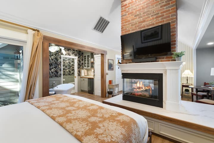 Charming 1br Cottage – Walk To Britt Gardens - Jacksonville, OR