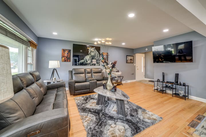 Patio & Yard: Quiet Home In Chicago Area - Homewood, IL