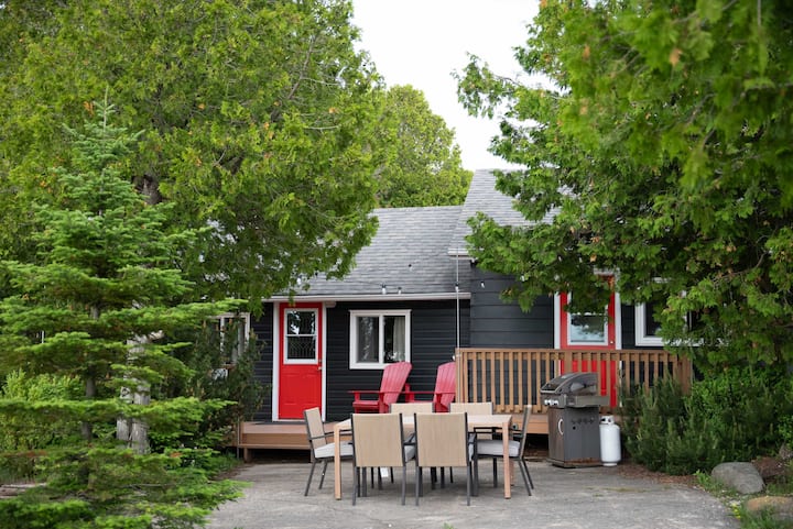 2 Bed Renovated Waterfront Cottage | Kayak - Tobermory