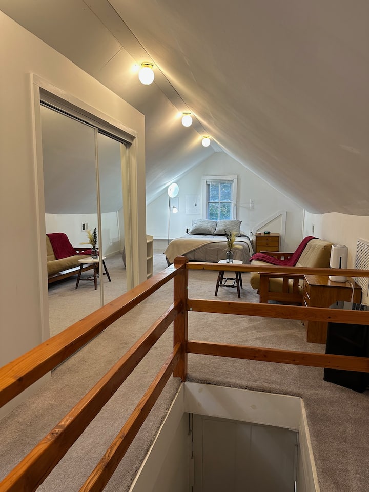 The Loft/spacious Victorian Inn - Gaithersburg, MD