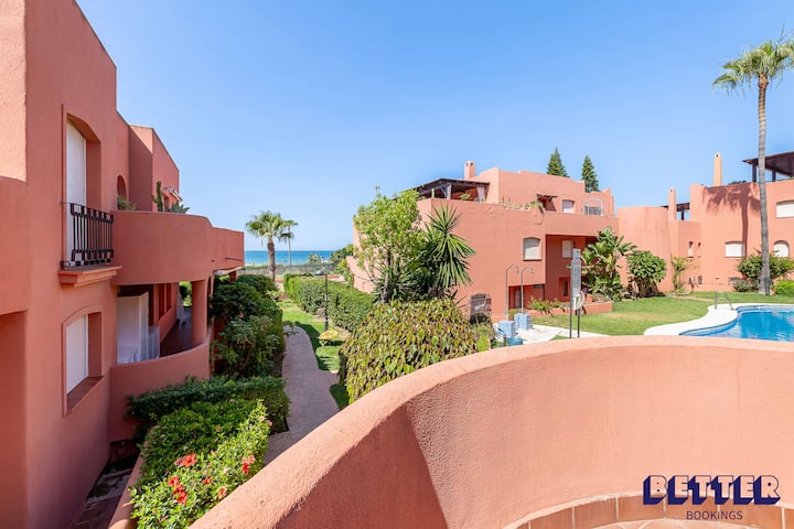 Beachfront 3br Apartment | Pool & Sea Access - Marbella