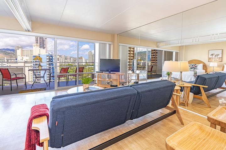 City & Mt Views From The Ilikai Condo By The Beach - Honolulu, HI