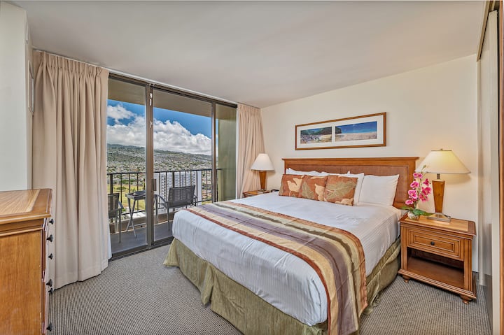 Mt & Golf Course Views Waikiki Sunset By The Beach - Honolulu