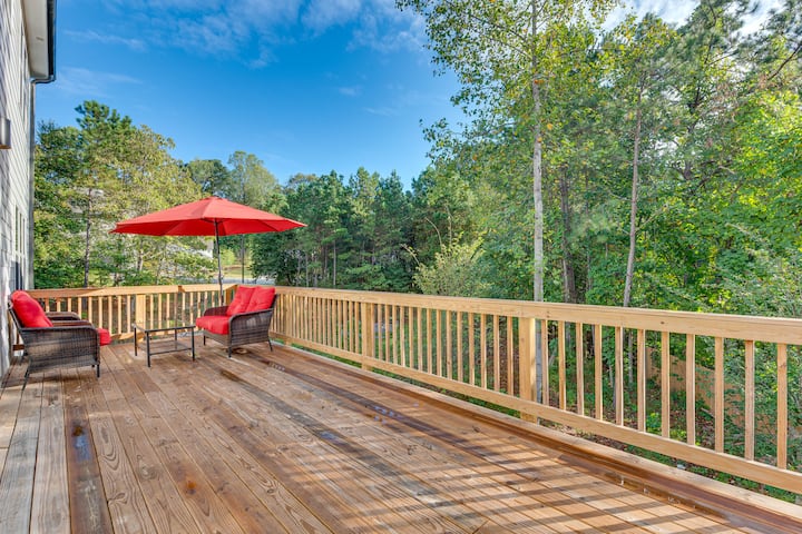 11 Mi To Dtwn: Luxe Atlanta Retreat W/ Deck & Yard - Atlanta, GA