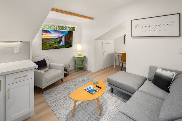 Modern Ballard Flat With Private Entry & Fire Pit - Seattle