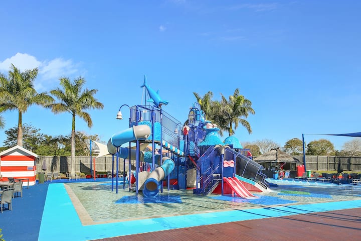 Oaks Family Getaway - Resort, Beach - Caloundra