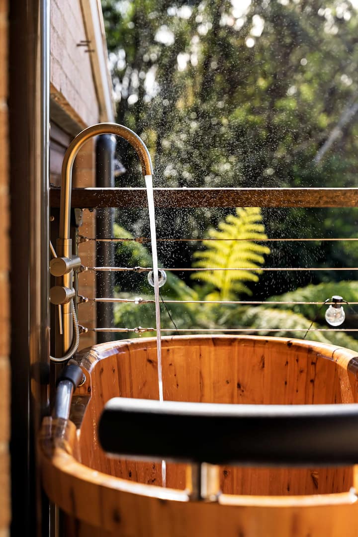Blue Mountains Bush Cottage - Views & Outdoor Bath - Wentworth Falls