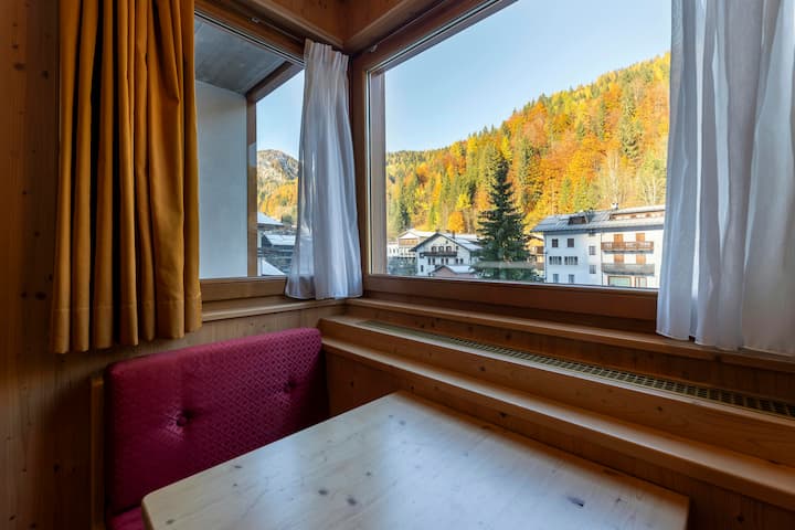 Enjoy The Clean Mountain Air From Your Balcony - Pozza di Fassa