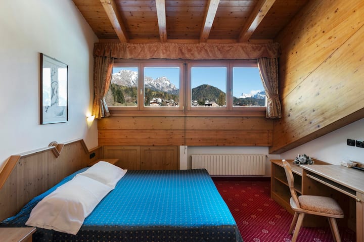 Dolomites Escape With Breakfast Included - San Martino di Castrozza