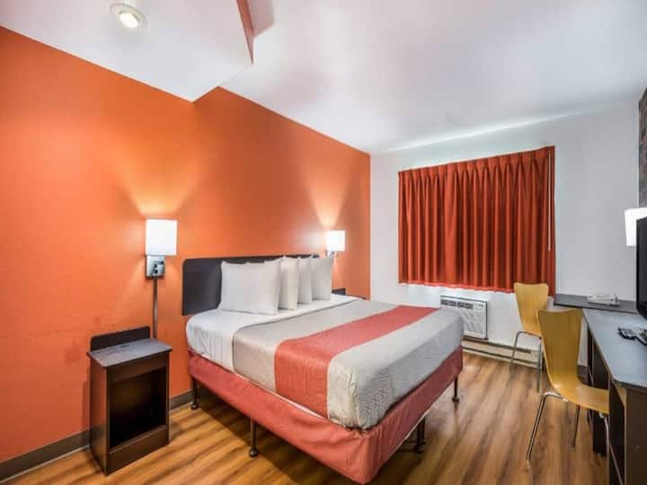 Motel 6 Madison East – Séjour 1 Lit Double Cozy - Madison, WI