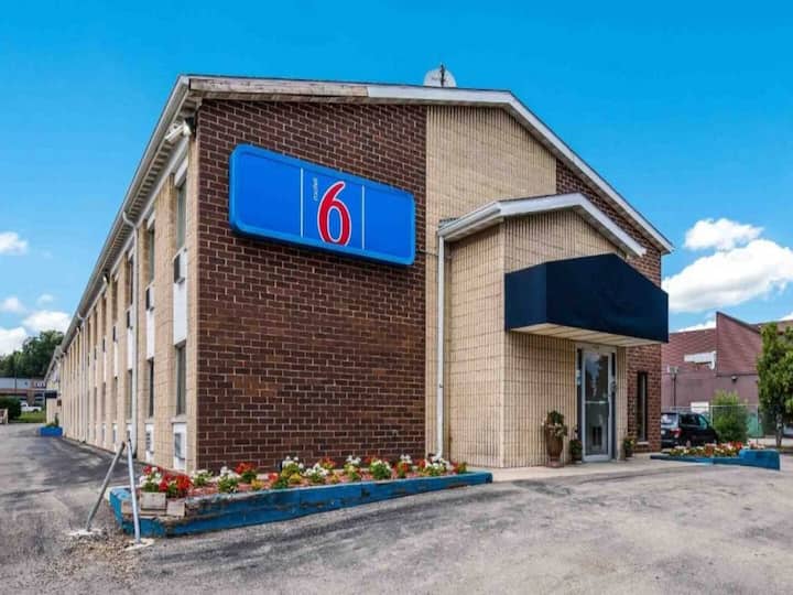 Motel 6 Madison, Wi - East_1 Queen Bed | - Madison, WI
