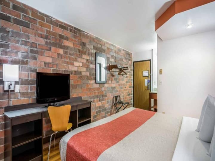 Motel 6 Madison East –Chambre 1 Lit Queen Douillet - Madison