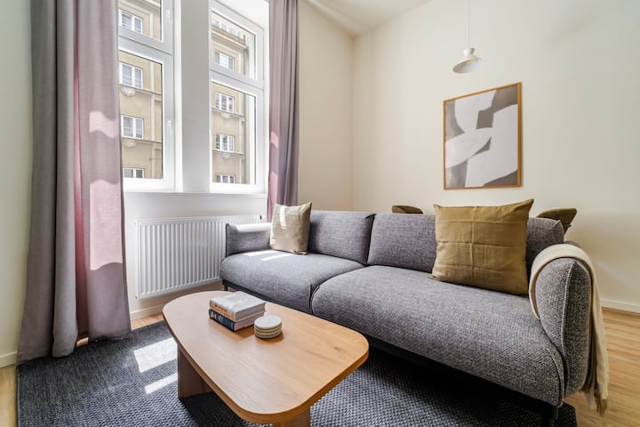 Blueground | Holešovice, City View, Nr Vltava - Prague