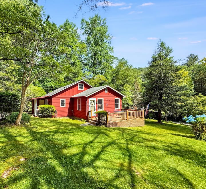 Sassafras Gap Retreat - Highlands, NC