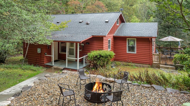 Sassafras Gap Retreat - Highlands, NC