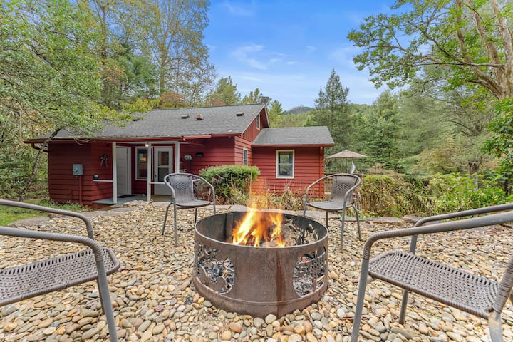 Sassafras Gap Retreat - Highlands, NC