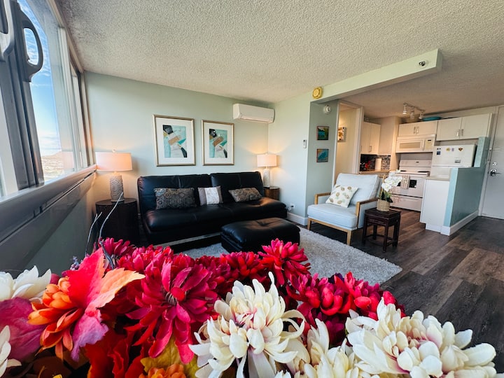 New Waikiki High-rise 1br W/ Split Ac+full Kitchen - Honolulu