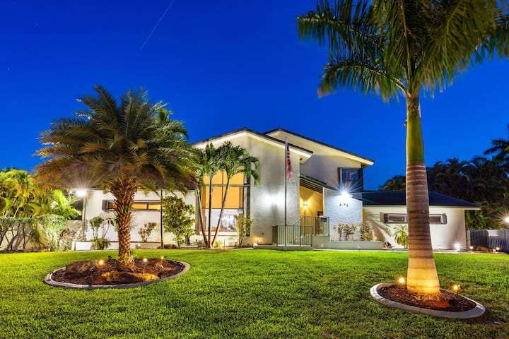 Brand New Cherry Royale - Pembroke Pines