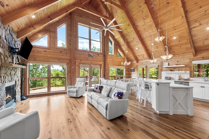 The Bentley At Lake Lure | Hot Tub~game Room~views - Lake Lure, NC