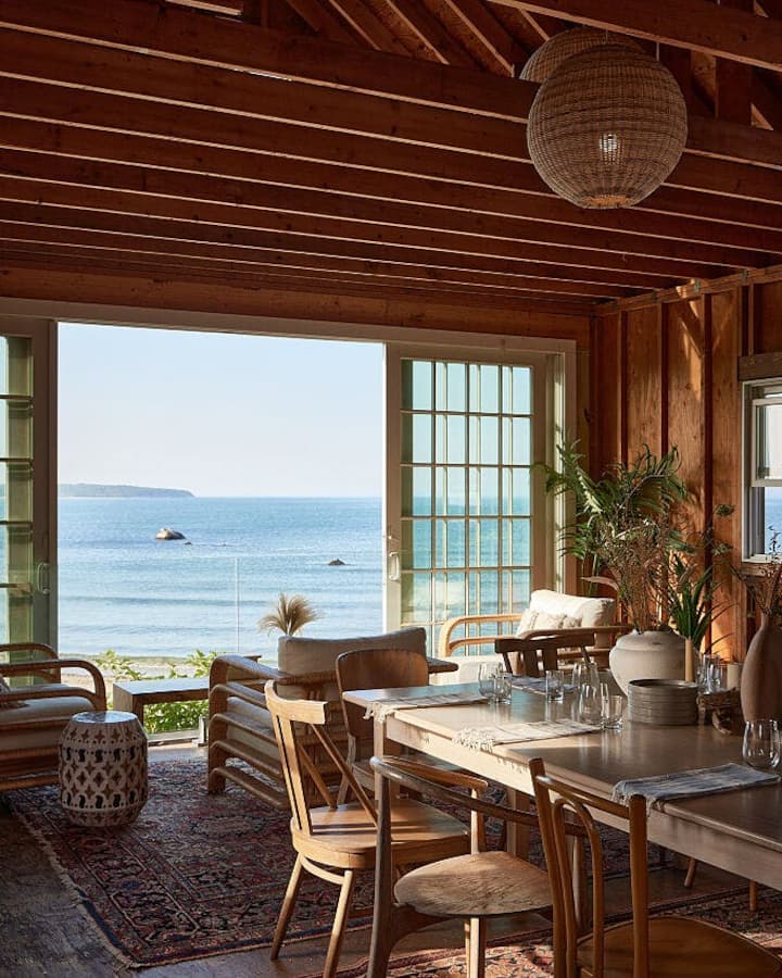 Cozy Queen Room In The Gothic Building - Block Island, RI