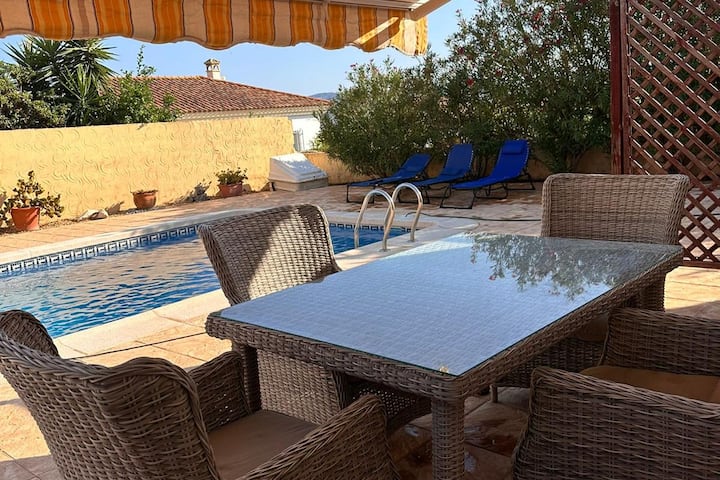 Casa Bueno Sunset Villa - Sleeps 7, Pool & Aircon - Huércal-Overa