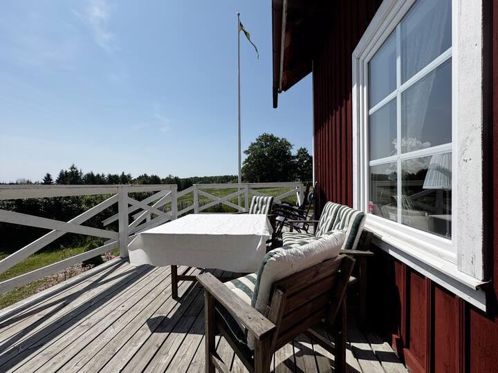 Charming Holiday Home With Views Of The Landscape - Hjo