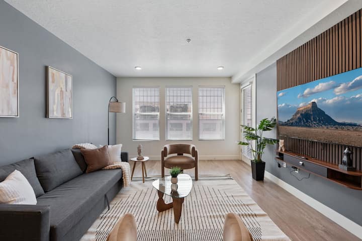 Cozy Salt Lake Escape – 2 Bed, 2 Bath + Fire Pit - Salt Lake City, UT