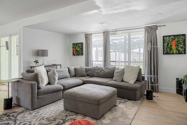 The Belvedere | Pet Friendly & Spacious Yard - Richardson, TX