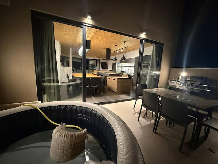 Xl Sky Villa Seaview & Hot Tub - Malta