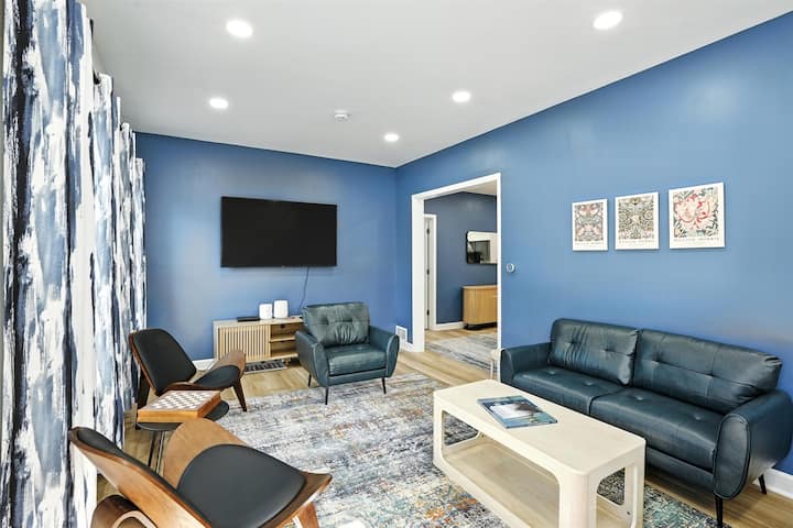 Campus To Dunes Escape | 2 King Beds | Game Area + - Valparaiso, IN