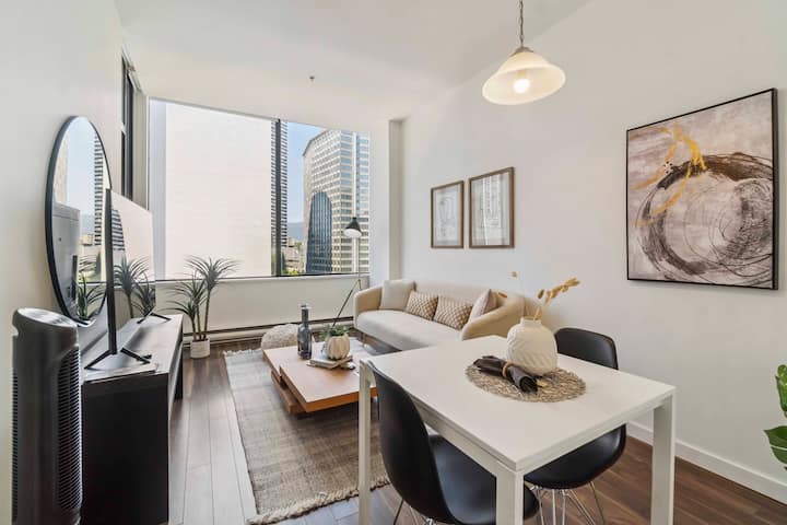 Chic 1br Retreat In Downtown! - Vancouver