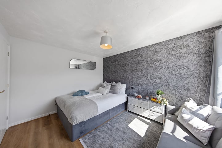 A Charming 2-bedroom Maisonette. - Gillingham