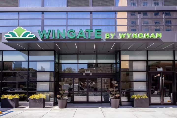 Close To Times Square + Free Breakfast & Gym - New York