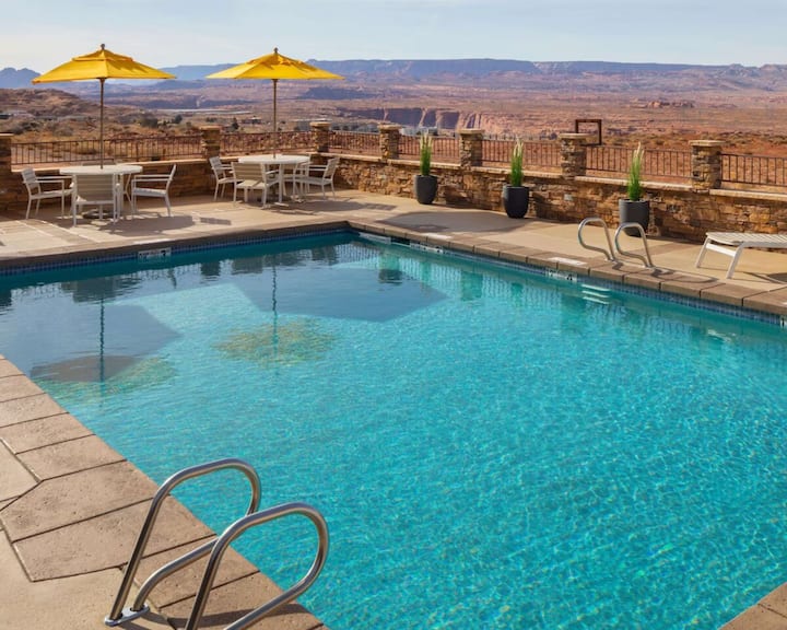 Epic Lake Powell Stays | Pool. Free Breakfast. Bar - Page, AZ