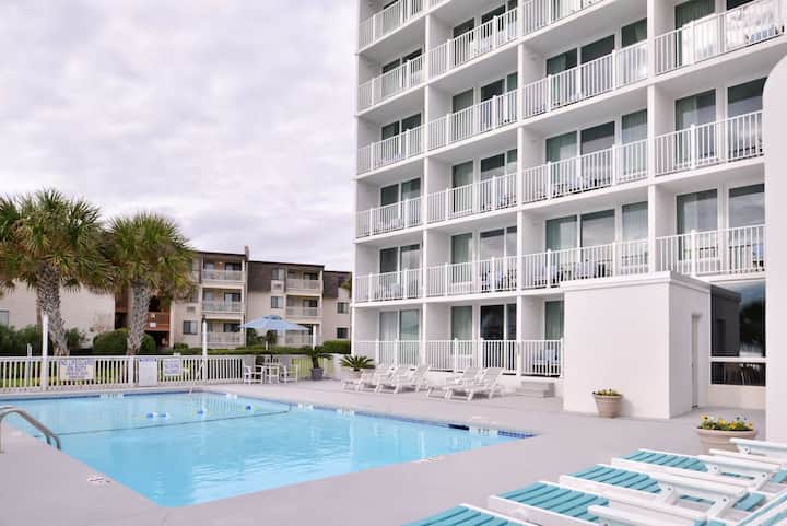 Direct Ocean Views + Pool. Kitchenette. Bar. - Myrtle Beach, SC