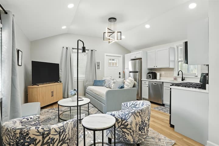 Beacons' Nest – Valpo U, Downtown & Dunes - Valparaiso, IN