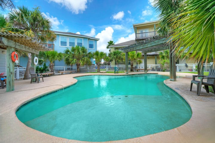 Sleeps 18 | 2 Homes, Resort Pool, Walk To Old Town - Corpus Christi, TX