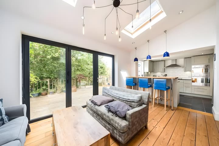 Eejs Luxe 5 Bed Home- Greenwich - Essex