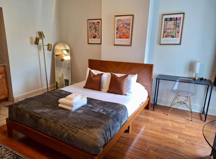 Prime Location | Studio | Center City | Fast Wifi - Philadelphia