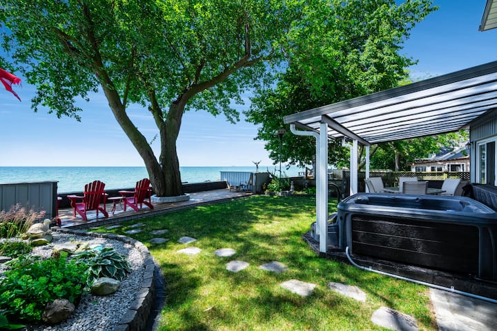 Peaceful Point Lakehouse With Hot Tub - Leamington