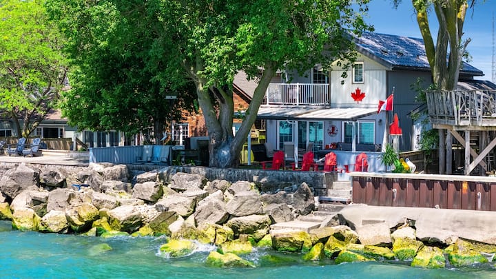 Peaceful Point Lakehouse With Hot Tub - Leamington