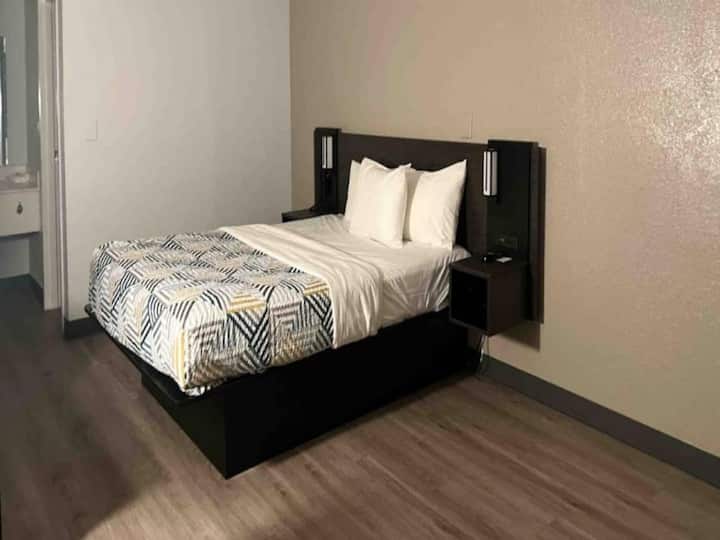Motel 6 Farmington H_1 Lit Complet | Mobili - Farmington Hills, MI