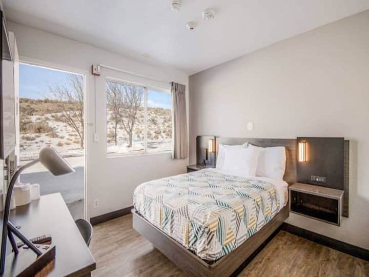 1 Lit Queen | Ada / Baignoire / Réfrigérateur - Elko, NV