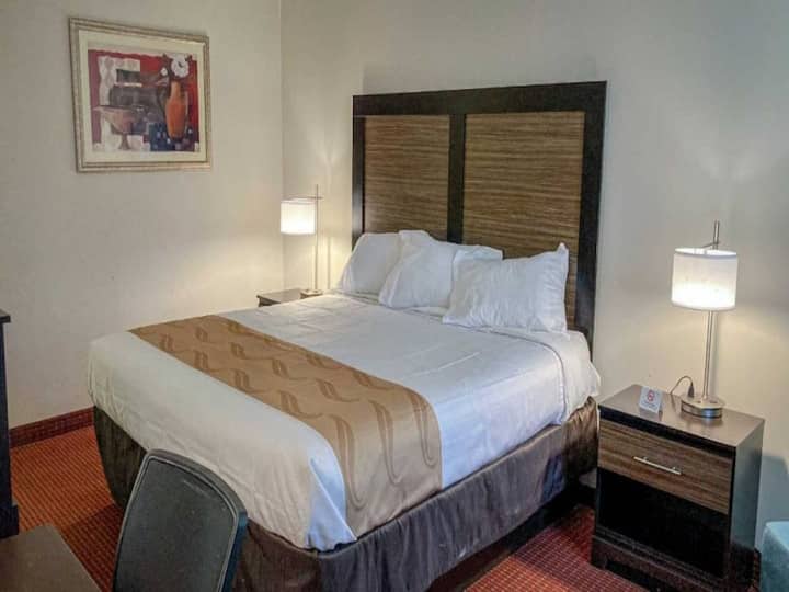 Motel 6 Elkhart, In_1 Lit Queen | Nmsk, - Elkhart, IN