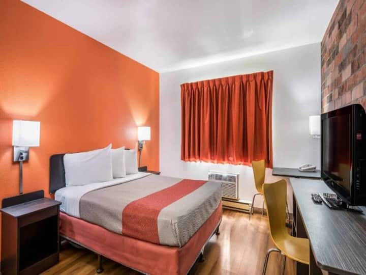 Chambre King Confortable Au Motel 6 Madison East - Dolphins Cove, Sun Prairie