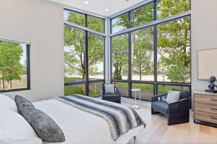Association Beach, Hot Tub & New Luxury Home - New Buffalo, MI